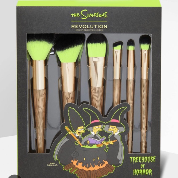 Makeup Revolution | Makeup | Makeup Revolution The Simpsons Brush Set Treehouse Of Horror Bnib ...